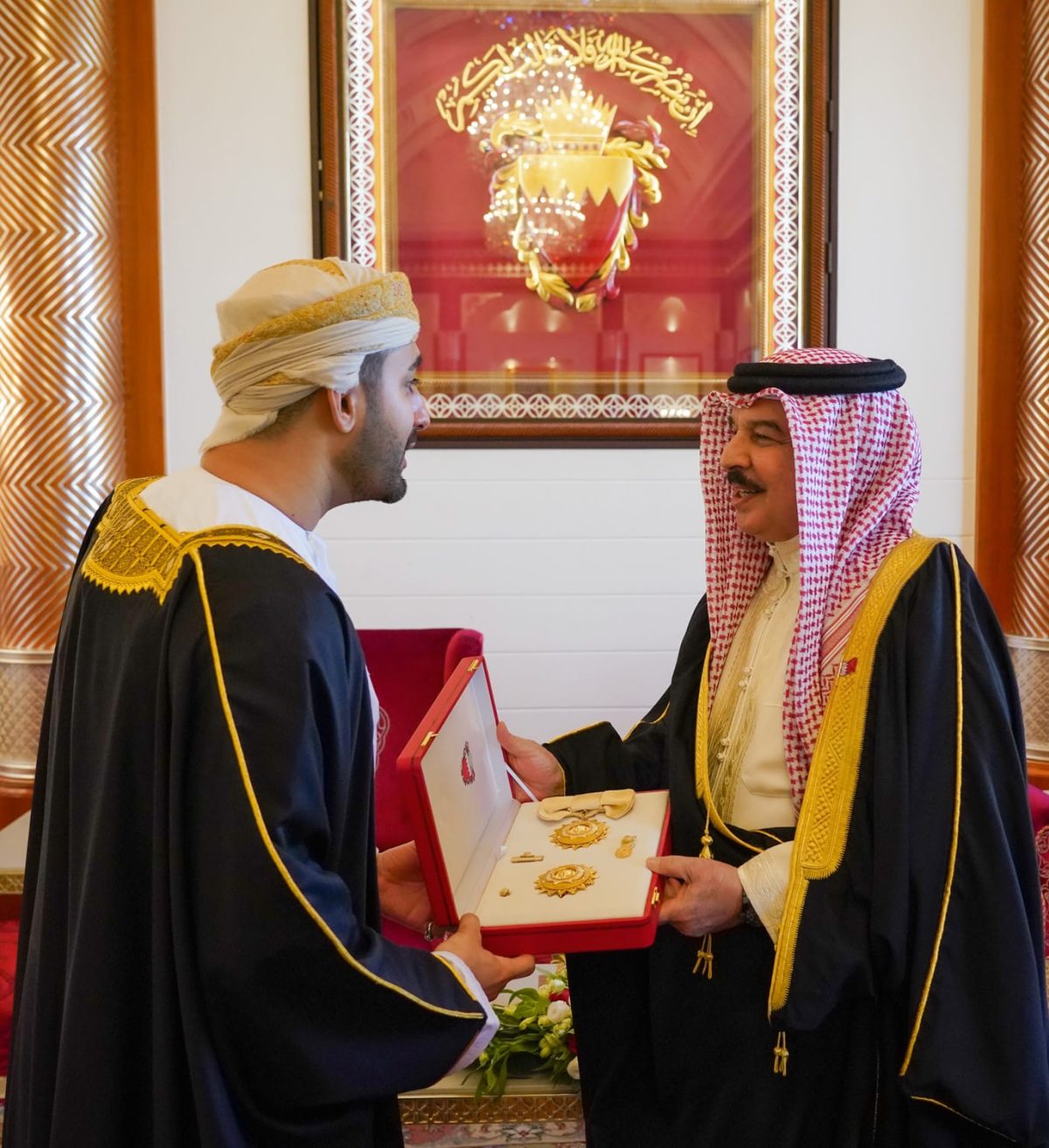 King of Bahrain receives Sayyid Theyazin - FM.gov.om