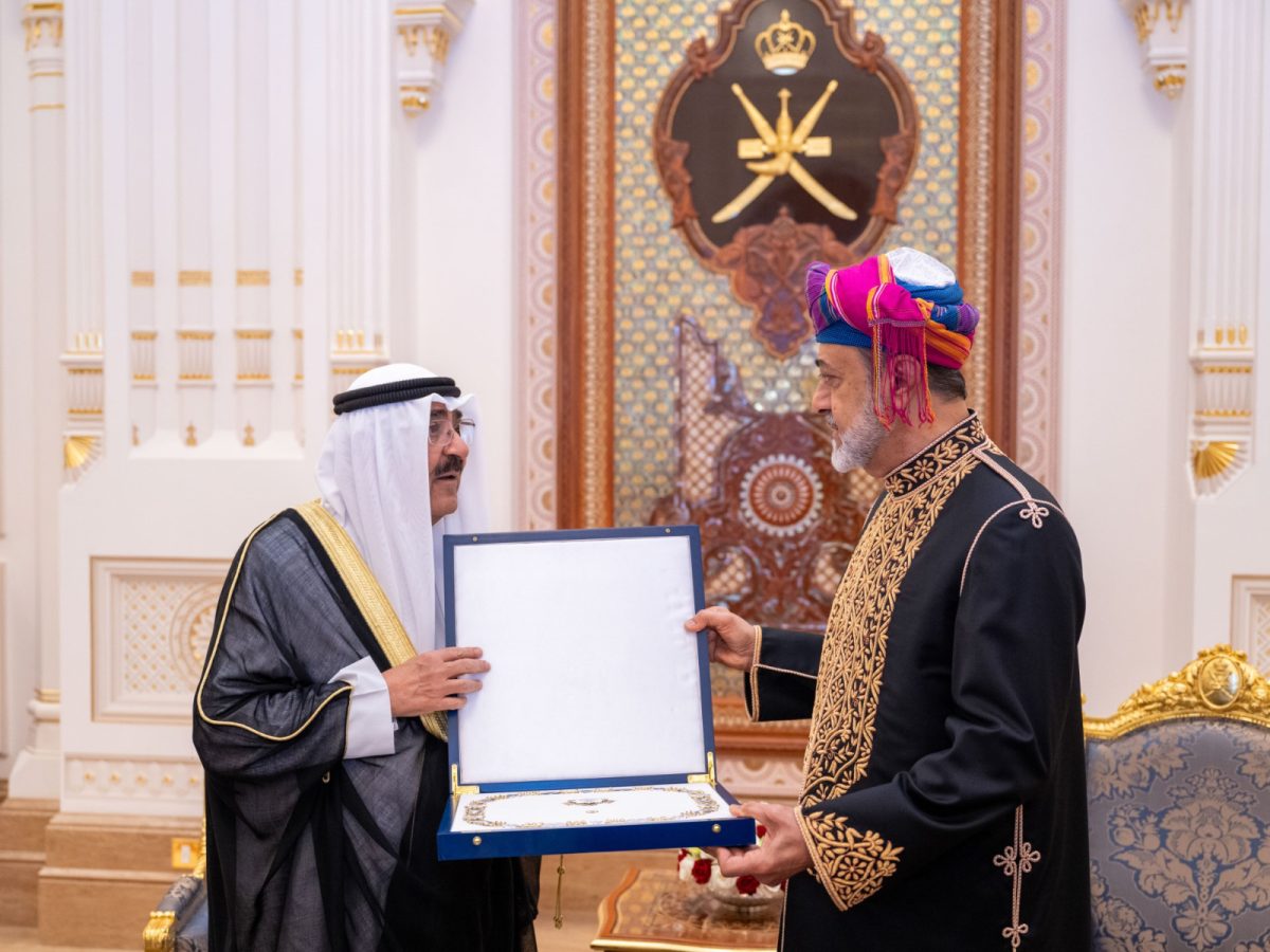His Majesty the Sultan and Emir of Kuwait exchange Orders - www.fm.gov.om