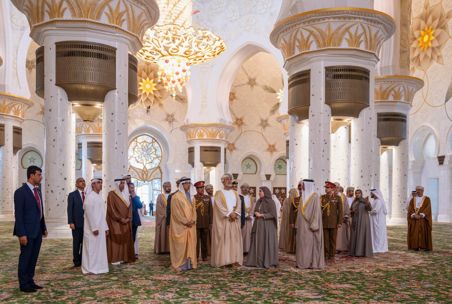 His Majesty visits the Sheikh Zayed Grand Mosque - FM.gov.om