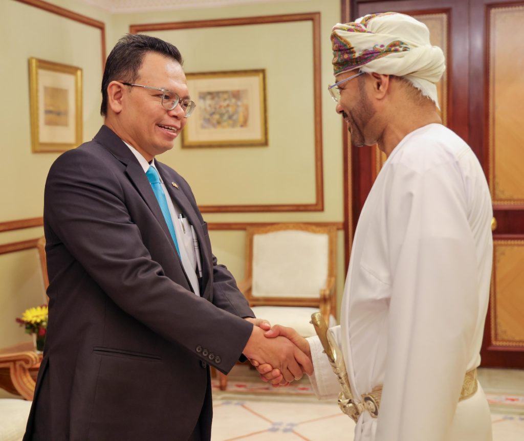 Minister bids farewell to three Ambassadors to Oman - FM.gov.om