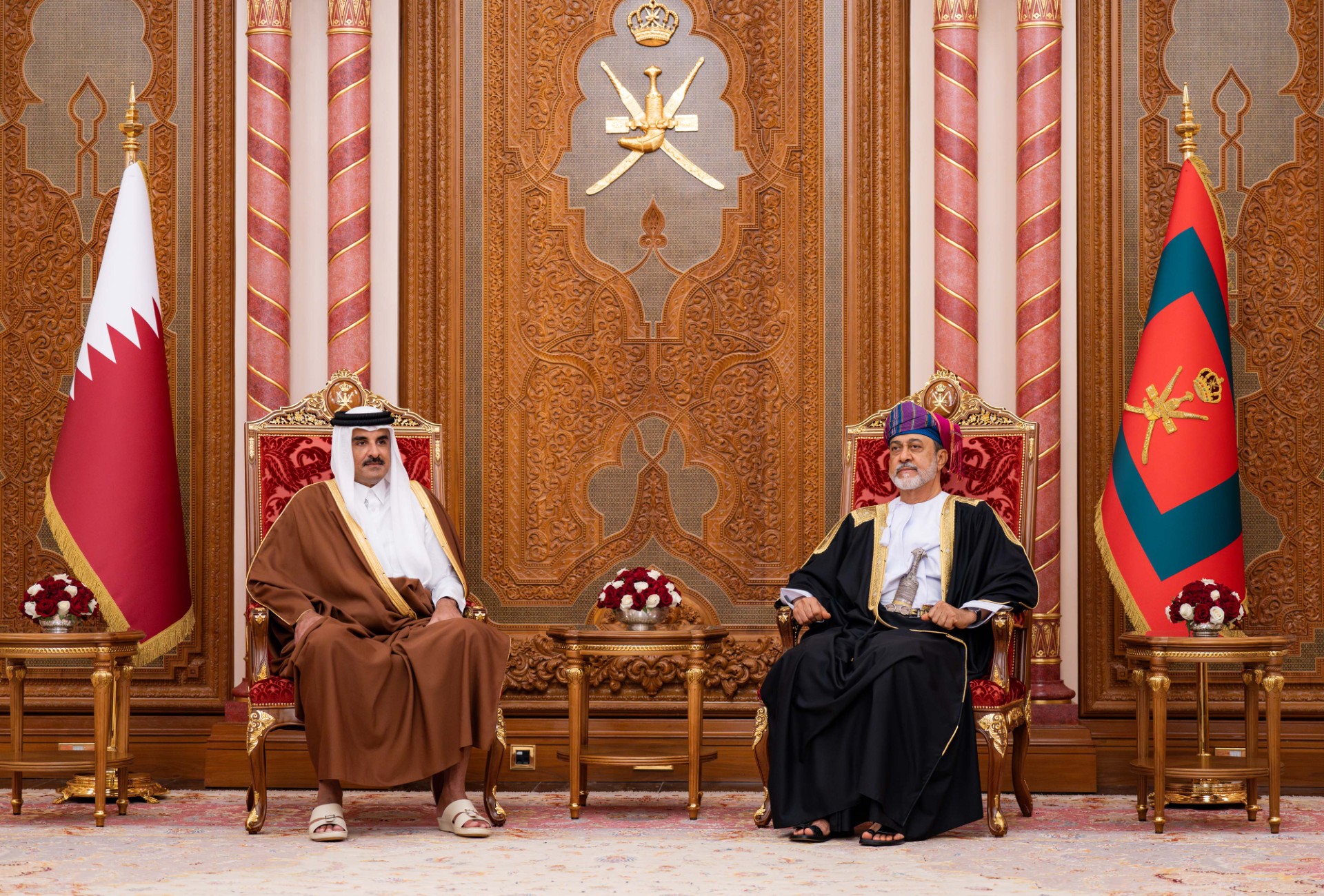Emir of Qatar arrives in Oman - www.fm.gov.om