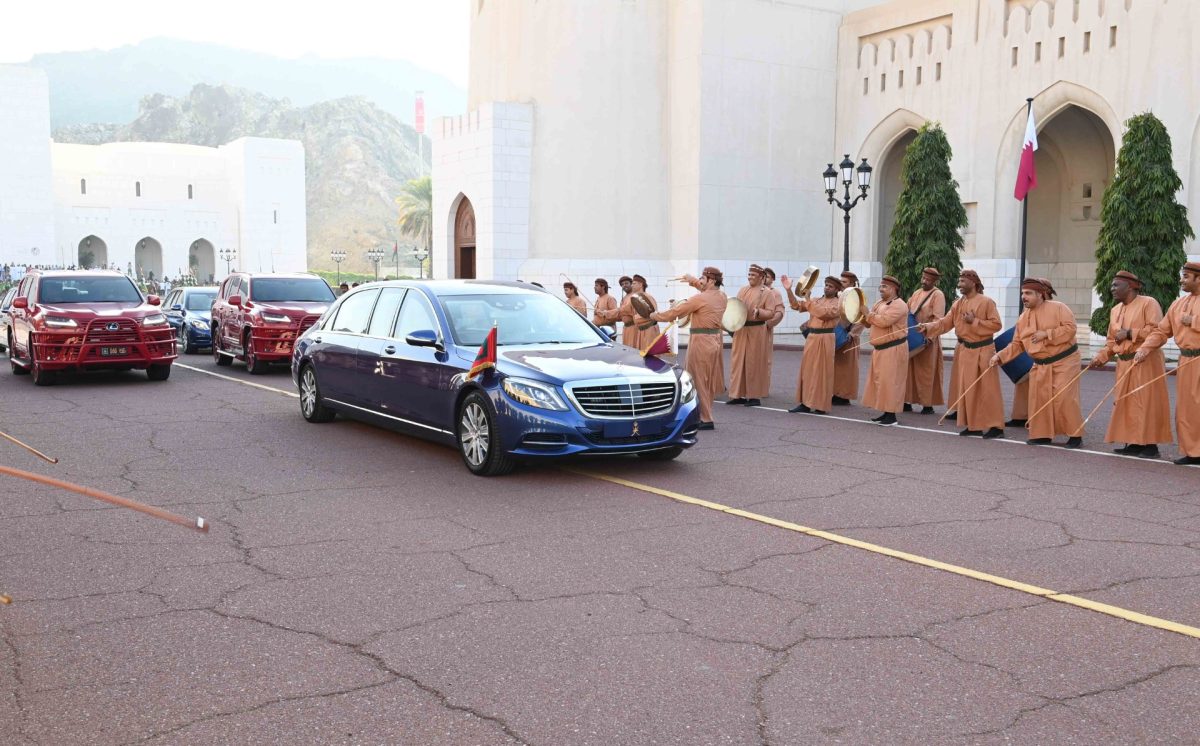 Emir of Qatar arrives in Oman - www.fm.gov.om