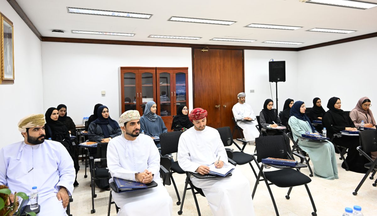 Media Communication Centre staff complete training course - FM.gov.om