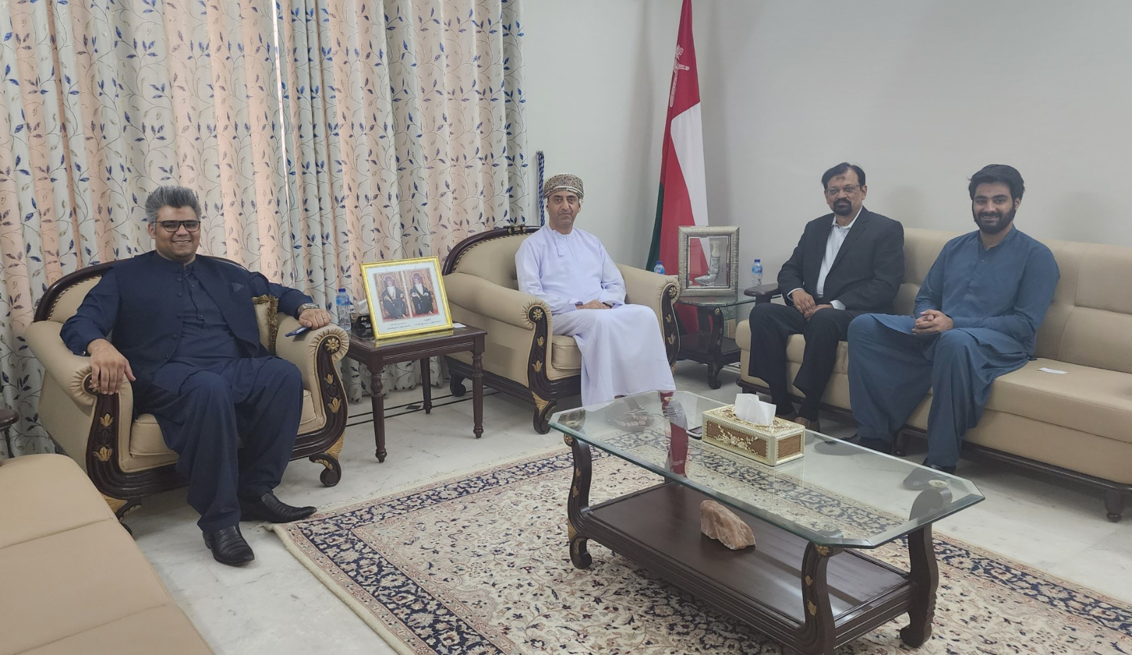 Pakistan: Consul General meets business leaders - www.fm.gov.om