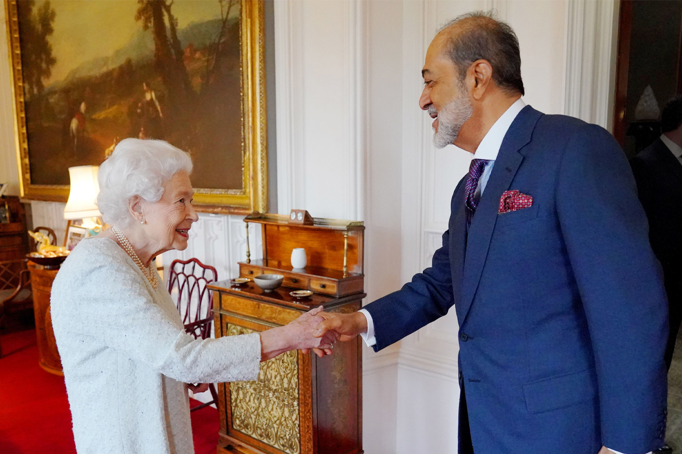 His Majesty the Sultan meets Queen Elizabeth II - FM.gov.om
