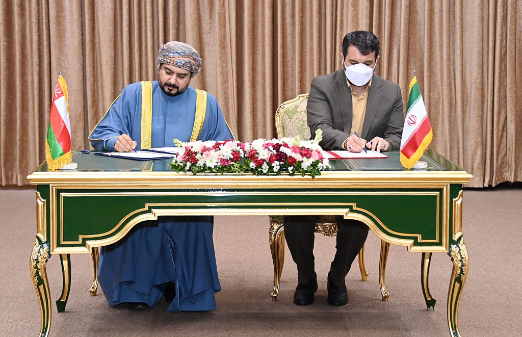 Oman and Iran sign development deals - FM.gov.om