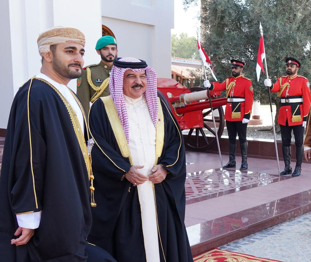 King of Bahrain receives Sayyid Theyazin - FM.gov.om